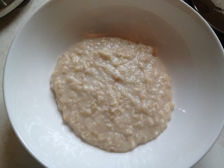 Green Porridge - A Healthy Breakfast Recipe - Cauldrons and Cupcakes