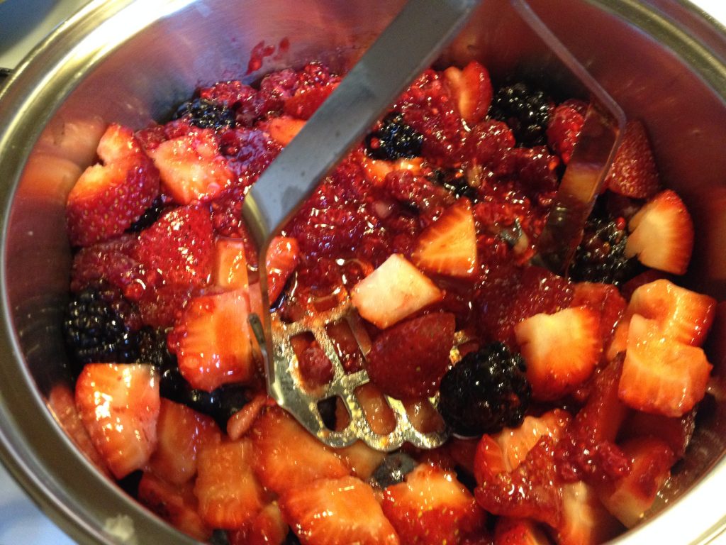 Easy Berry Parfait Recipe – Cauldrons and Cupcakes